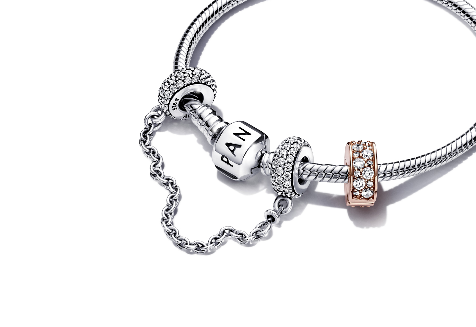 Pandora rolls out rewards programme for UK consumers - Professional ...