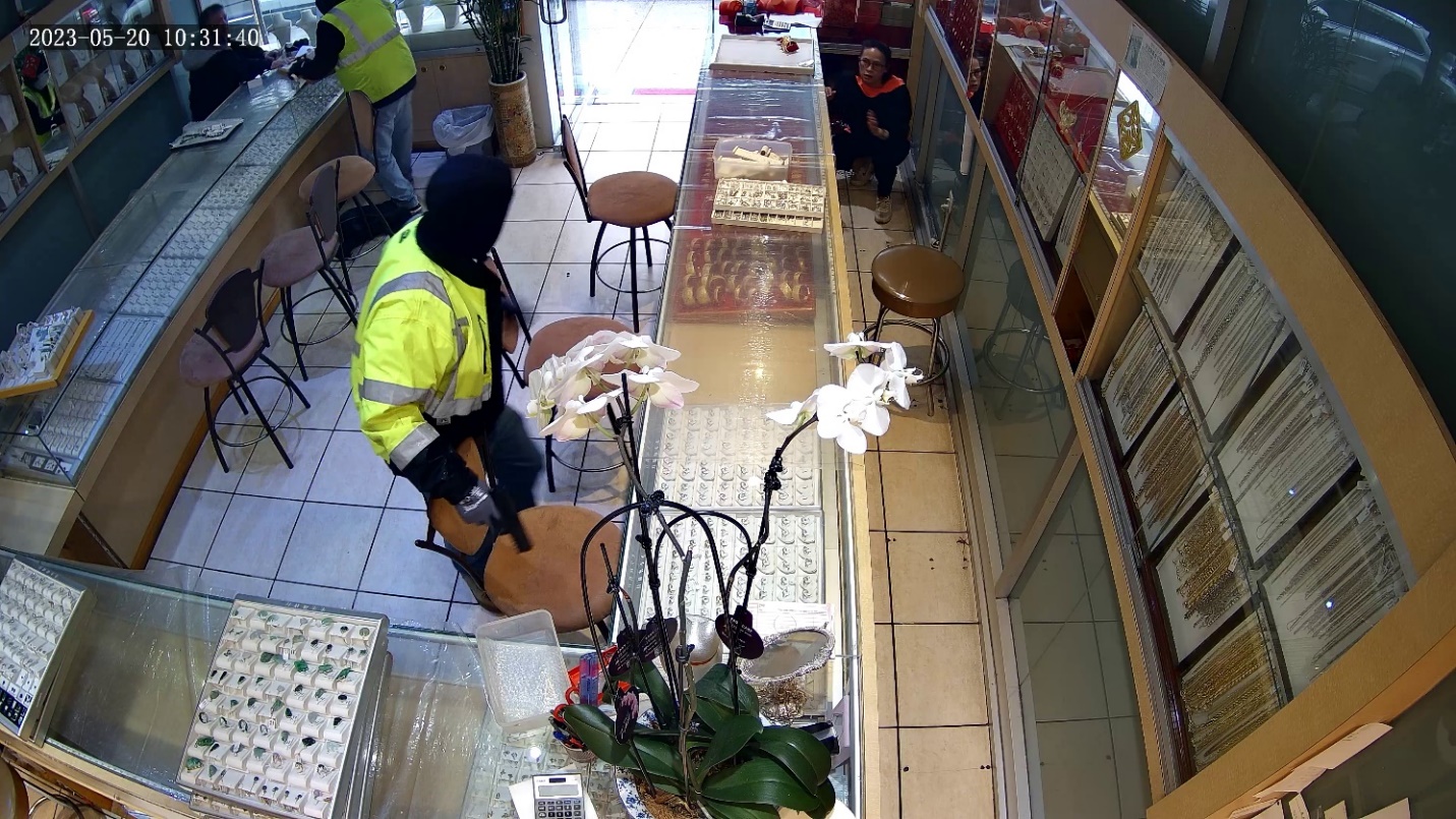 Robbers dressed as construction workers to steal $2m of jewelry ...