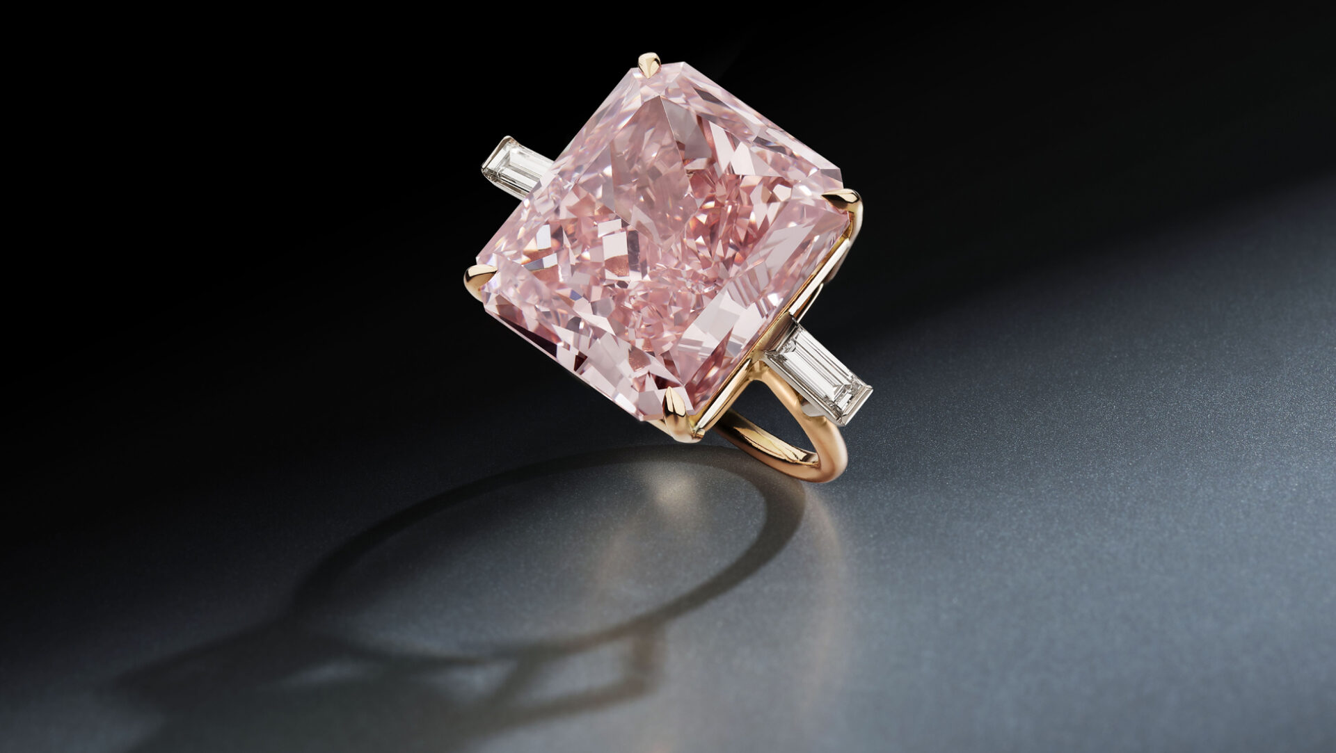 Geneva Jewels Auction: ONE offers fancy intense pink diamond